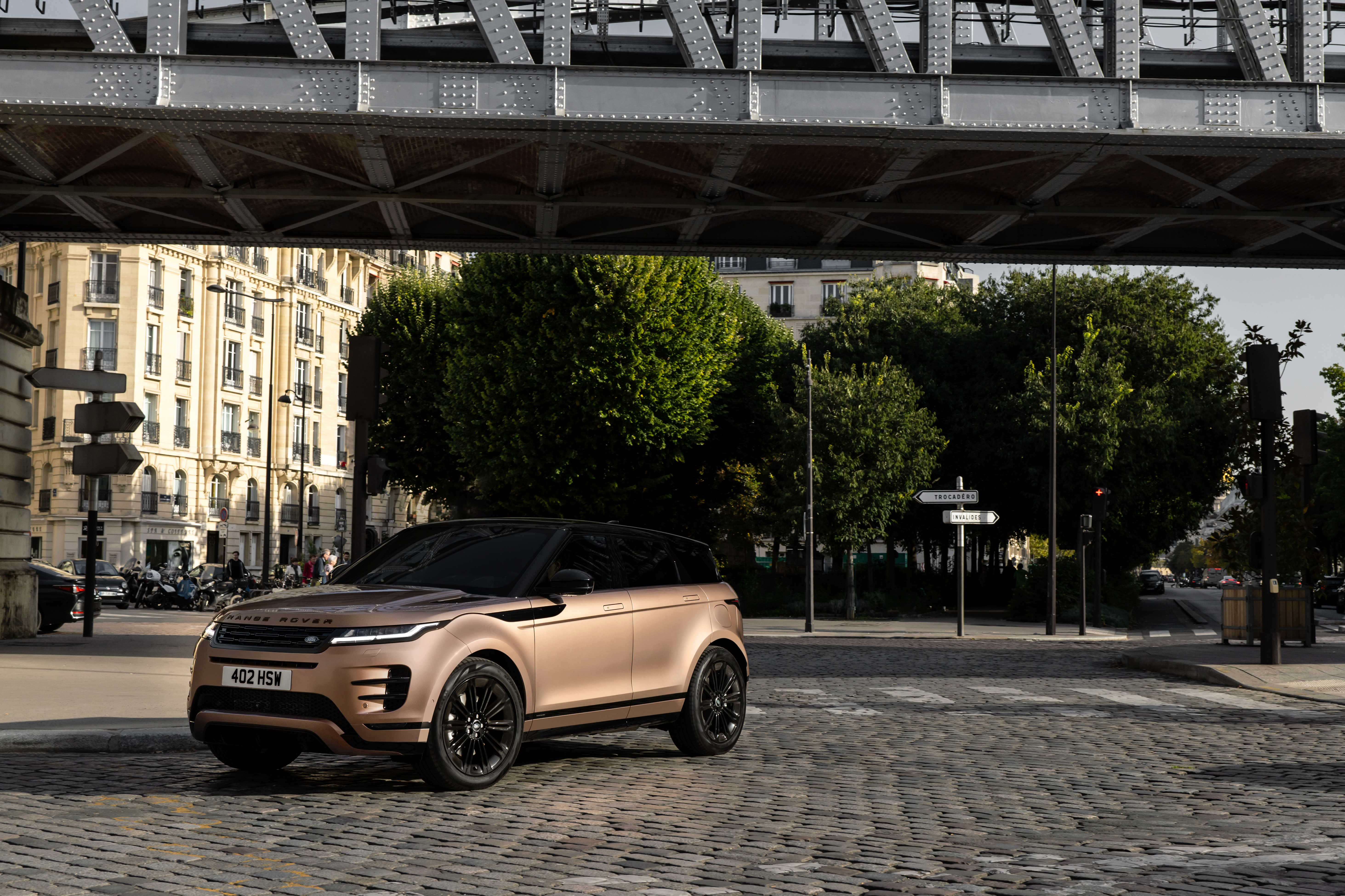 RANGE ROVER EVOQUE AUTOBIOGRAPHY P300E LOCATION Land Rover Media Newsroom