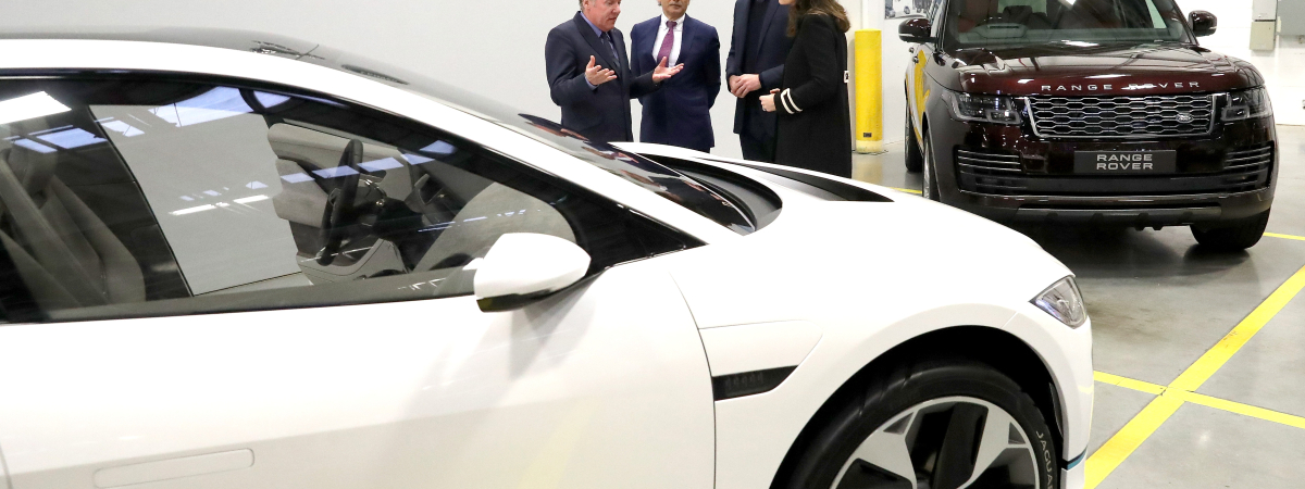 Prinz William und Herzogin Kate zu Besuch bei Jaguar Land Rover in ...