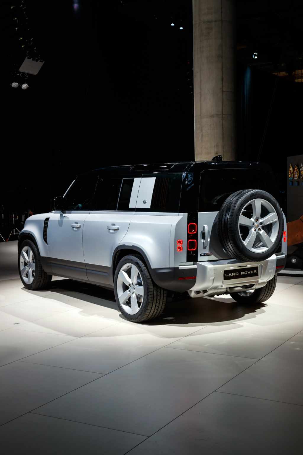 AN ICON REIMAGINED FOR THE 21ST CENTURY: NEW DEFENDER MAKES GLOBAL ...