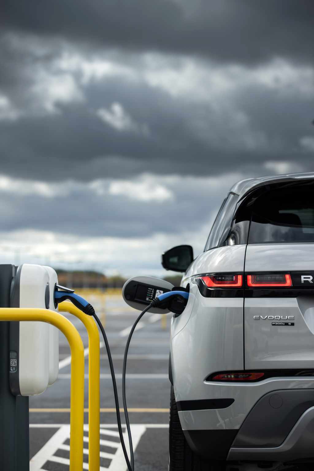 PHEV – EVOQUE CHARGING AND DETAIL | Land Rover Media Newsroom