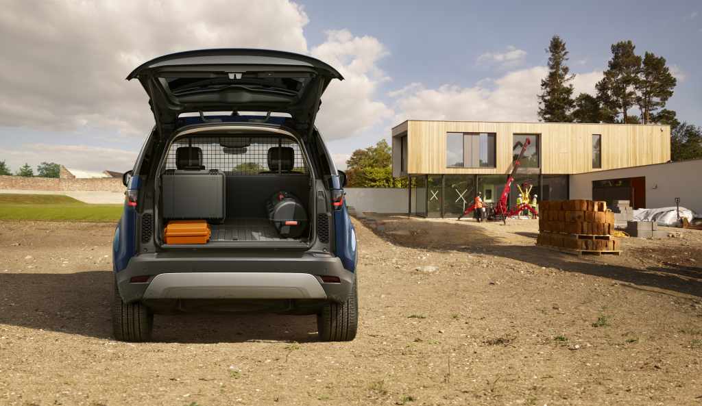 NEW LAND ROVER DISCOVERY COMMERCIAL - IMAGES | Land Rover Media Newsroom