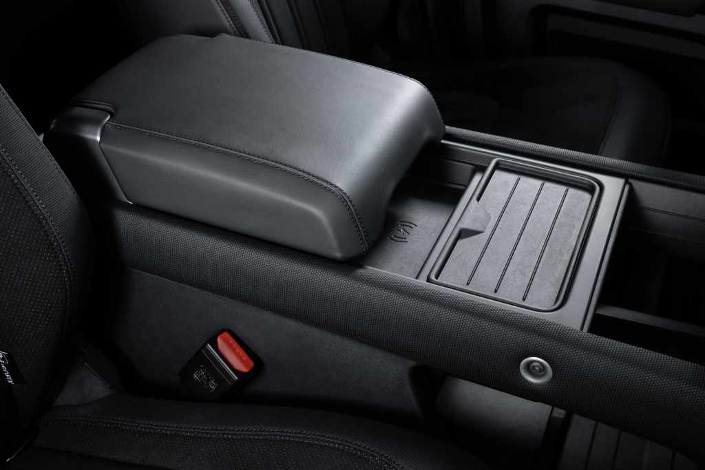 DEFENDER V8 INTERIOR AND DETAILS - IMAGES | JLR Media Newsroom