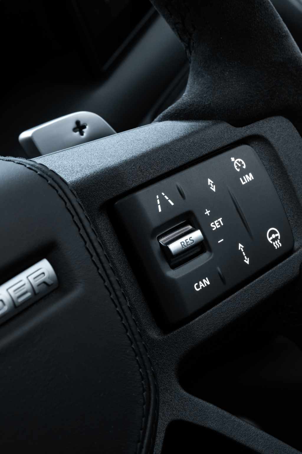 DEFENDER V8 INTERIOR AND DETAILS - IMAGES | Land Rover Media Newsroom