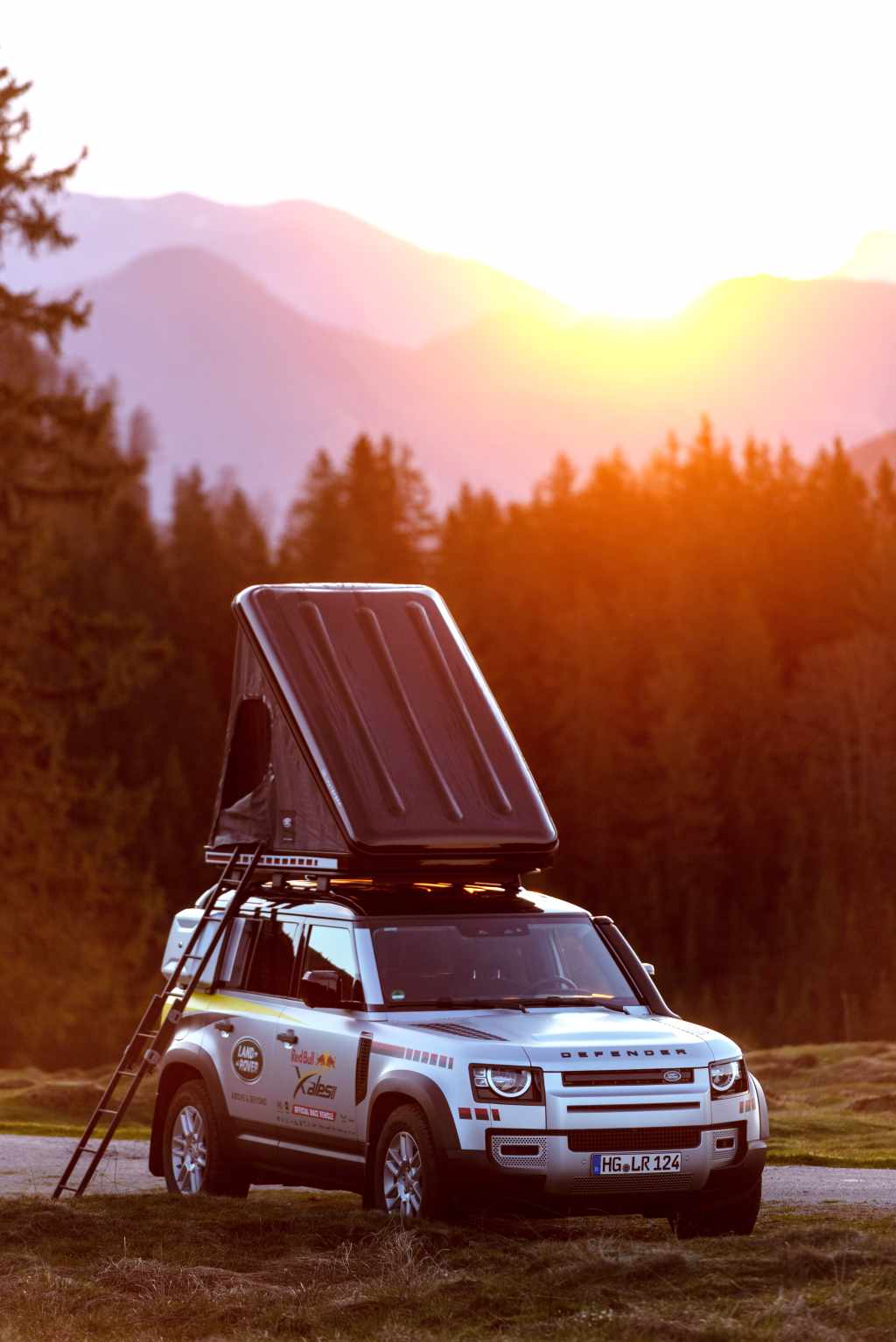 LAND ROVER DEFENDER SUPPORTS THE WORLD’S TOUGHEST ADVENTURE RACE | JLR ...