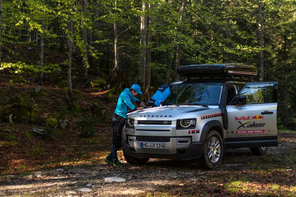 LAND ROVER DEFENDER SUPPORTS THE WORLD’S TOUGHEST ADVENTURE RACE | Land ...