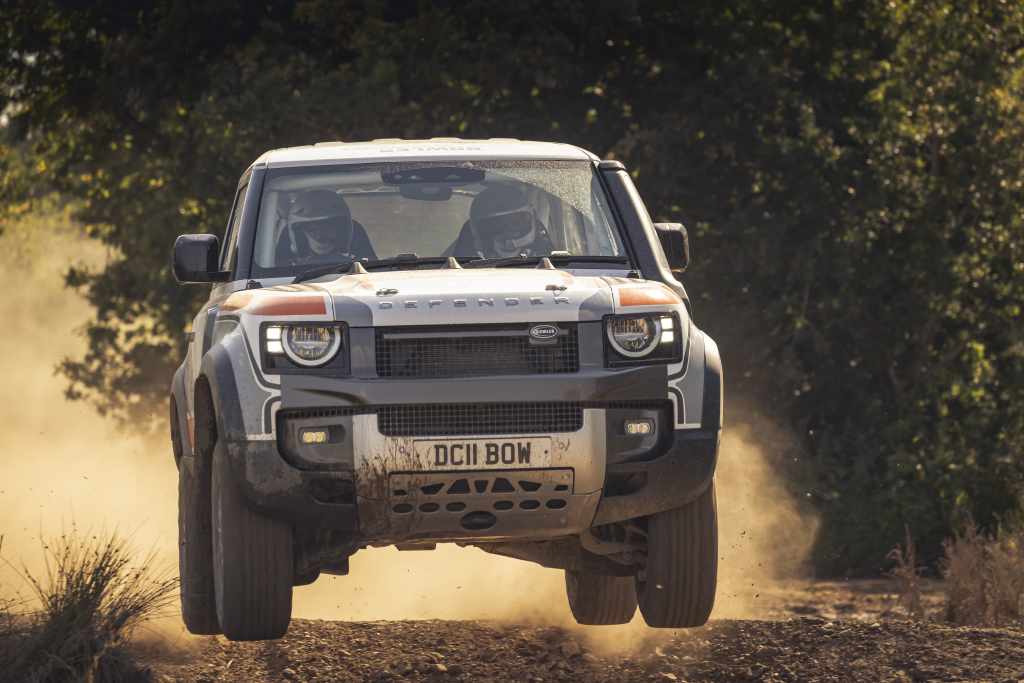 BOWLER DEFENDER CHALLENGE VEHICLE - DRIVING IMAGES | JLR Media Newsroom