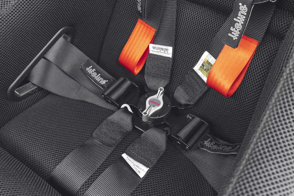 BOWLER DEFENDER CHALLENGE - INTERIOR IMAGES | Land Rover Media Newsroom