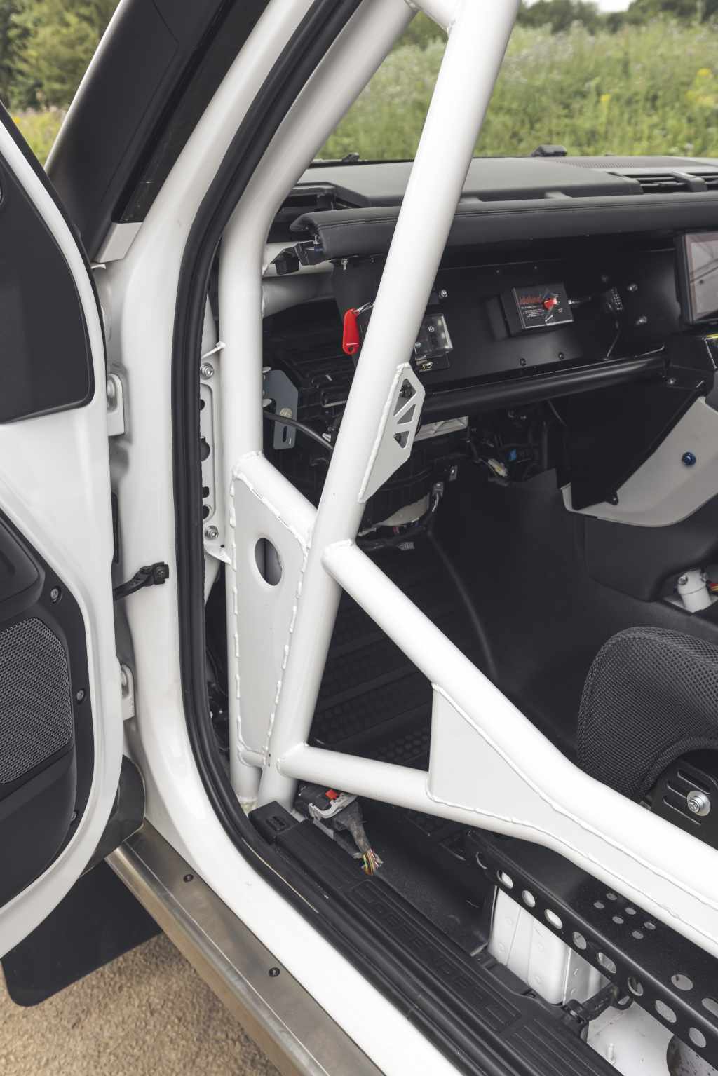 BOWLER DEFENDER CHALLENGE VEHICLE - INTERIOR IMAGES | JLR Media Newsroom