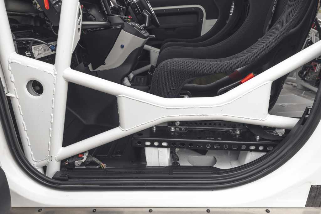 BOWLER DEFENDER CHALLENGE VEHICLE - INTERIOR IMAGES | JLR Media Newsroom