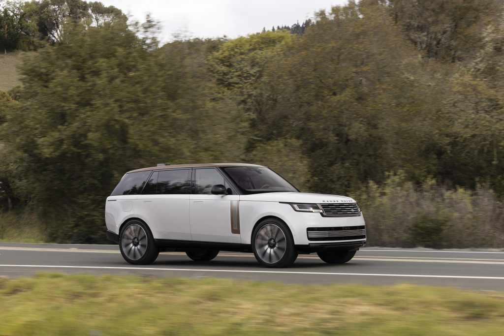 Range Rover SV Serenity Design in Icy White - On Road | Land Rover ...