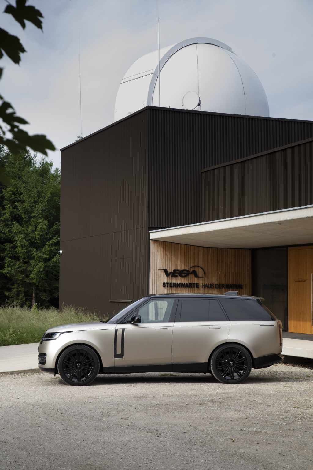 Der neue Range Rover - Sunset Gold/First Edition P530 | Land Rover ...