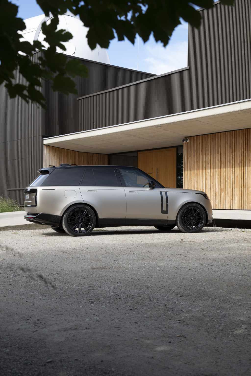 Der neue Range Rover - Sunset Gold/First Edition P530 | Land Rover ...