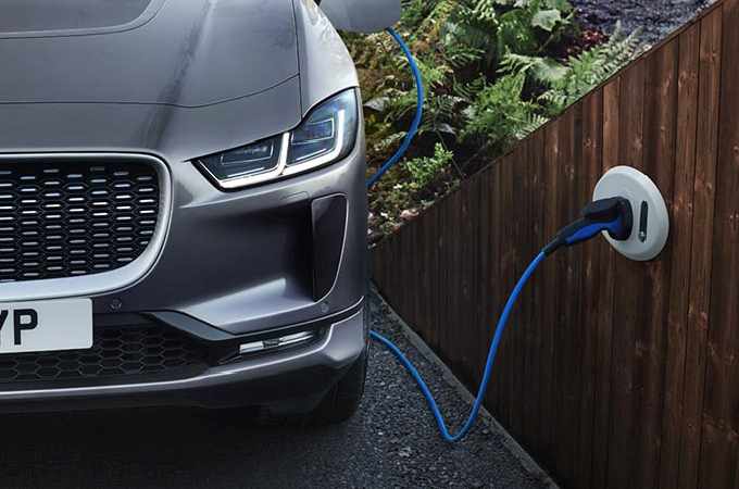 JAGUAR AND LAND ROVER CHARGING COMES TO THE UK, POWERED BY PLUGSURFING ...