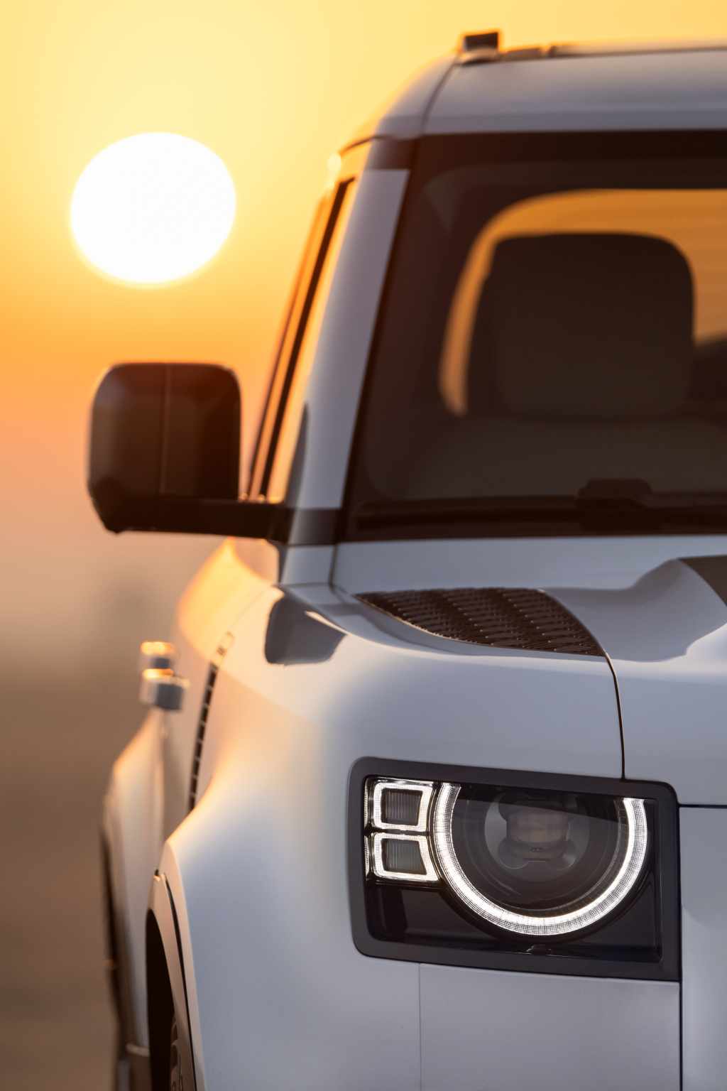 DEFENDER 130 SE P400 - FUJI WHITE - LOCATION | Land Rover Media Newsroom