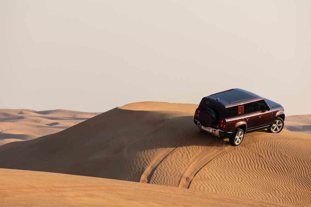 DEFENDER 130 SE P400 - SEDONA RED - DYNAMIC | Land Rover Media Newsroom