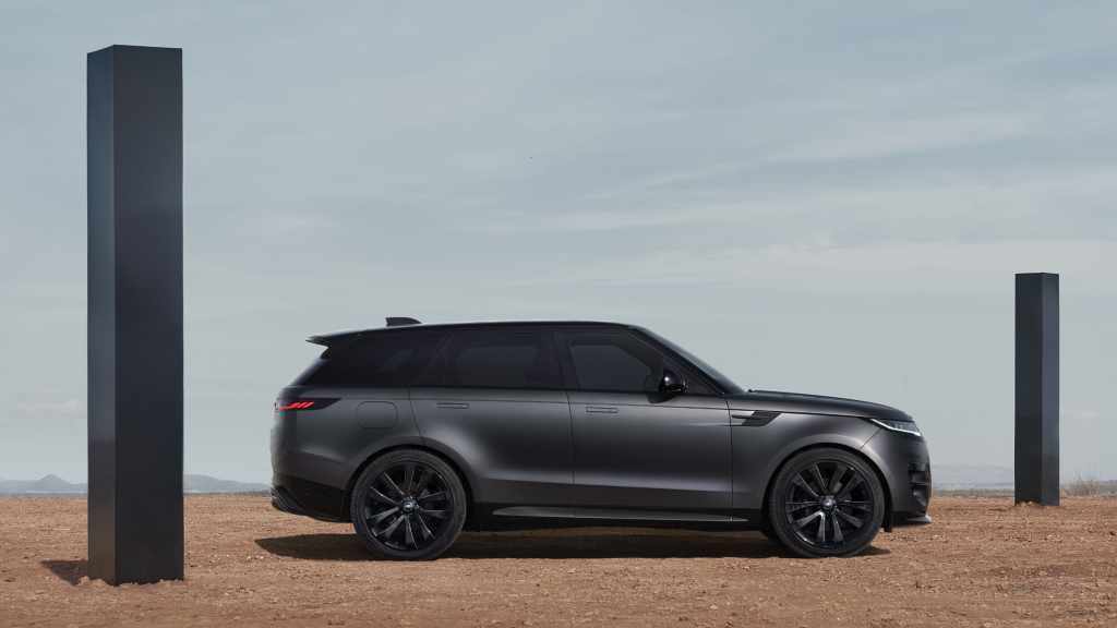 DARK, DRAMATIC AND ASTONISHINGLY DYNAMIC. INTRODUCING… THE RANGE ROVER ...