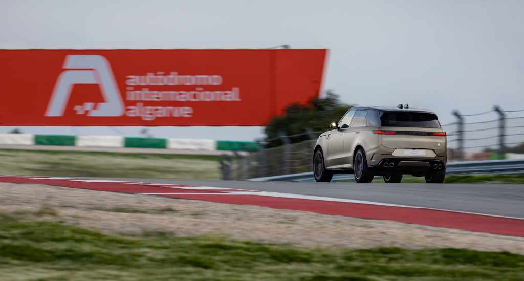 RANGE ROVER SPORT SV BRAKING PERFORMANCE SETS NEW STANDARDS | Land ...