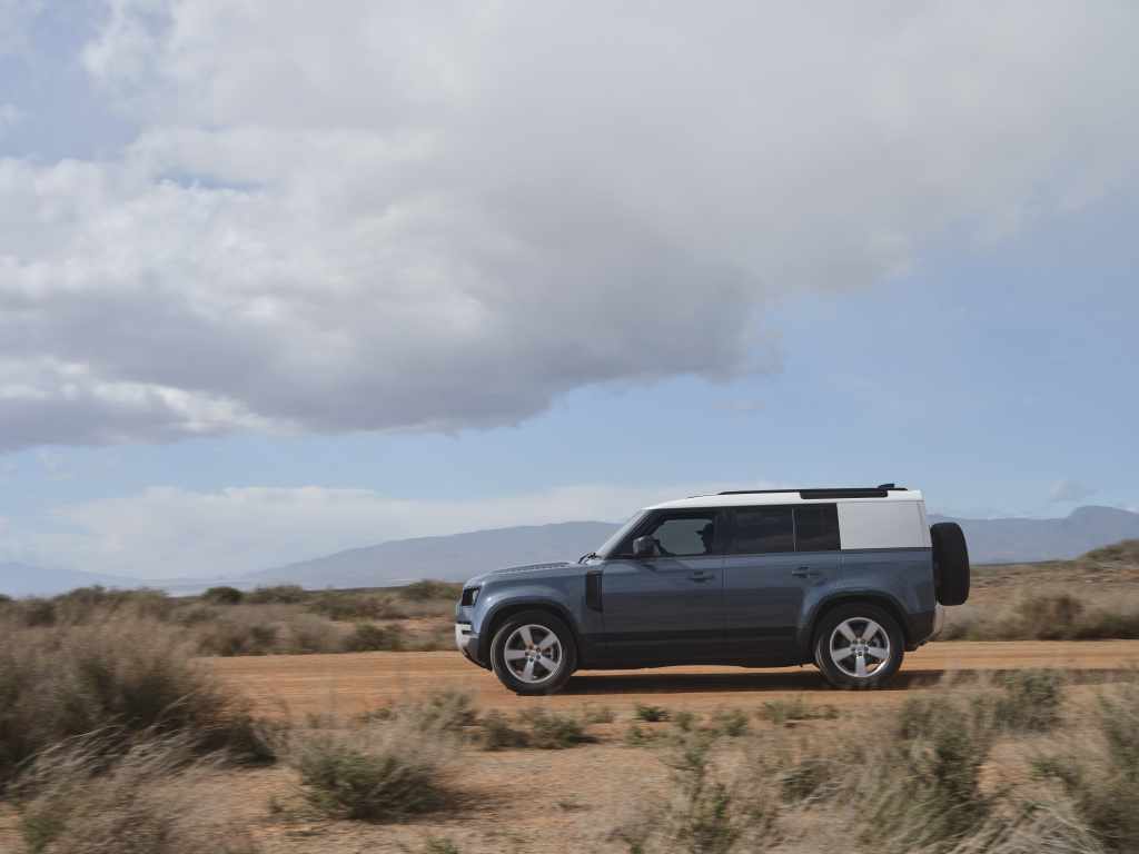 DEFENDER HARD TOP - IMAGES | Land Rover Media Newsroom