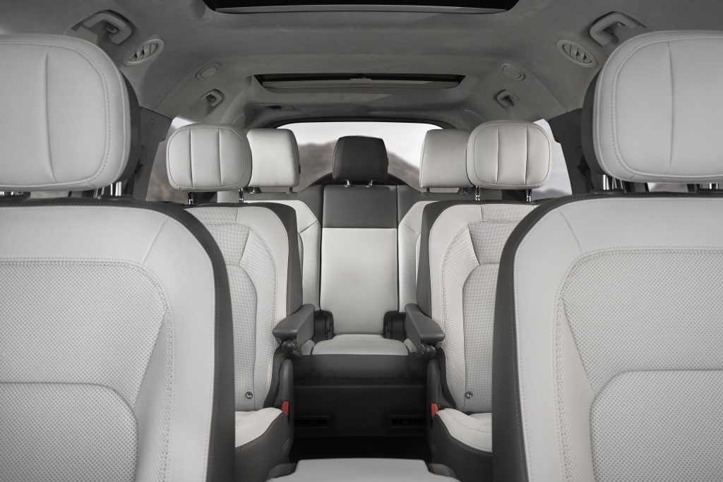 DEFENDER 130 V8 INTERIOR WITH CAPTAIN CHAIRS - IMAGES | Land Rover ...