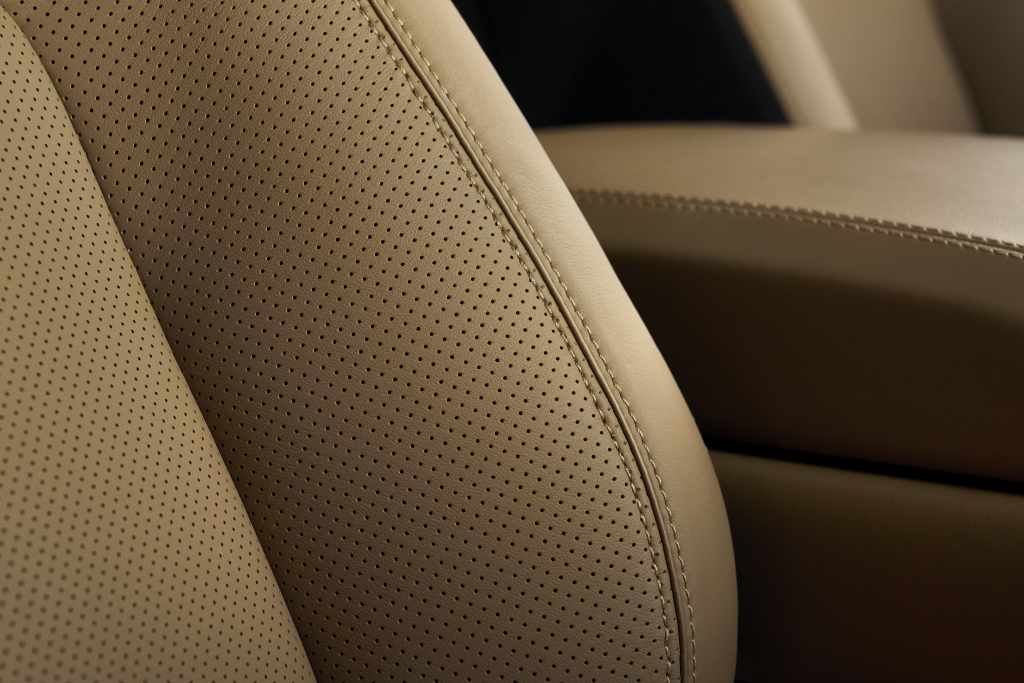 DEFENDER 130 INTERIOR - IMAGES | Land Rover Media Newsroom