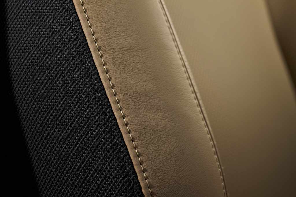 DEFENDER 130 INTERIOR - IMAGES | Land Rover Media Newsroom