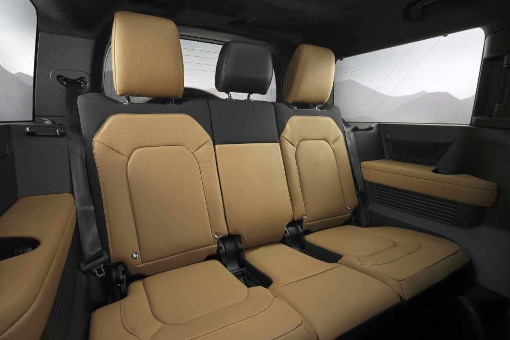 DEFENDER 130 INTERIOR - IMAGES | Land Rover Media Newsroom