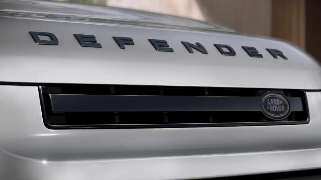 LE NOUVEAU DEFENDER : UN 4X4 ENCORE PLUS EFFICACE, DISTINCTIF ET ...