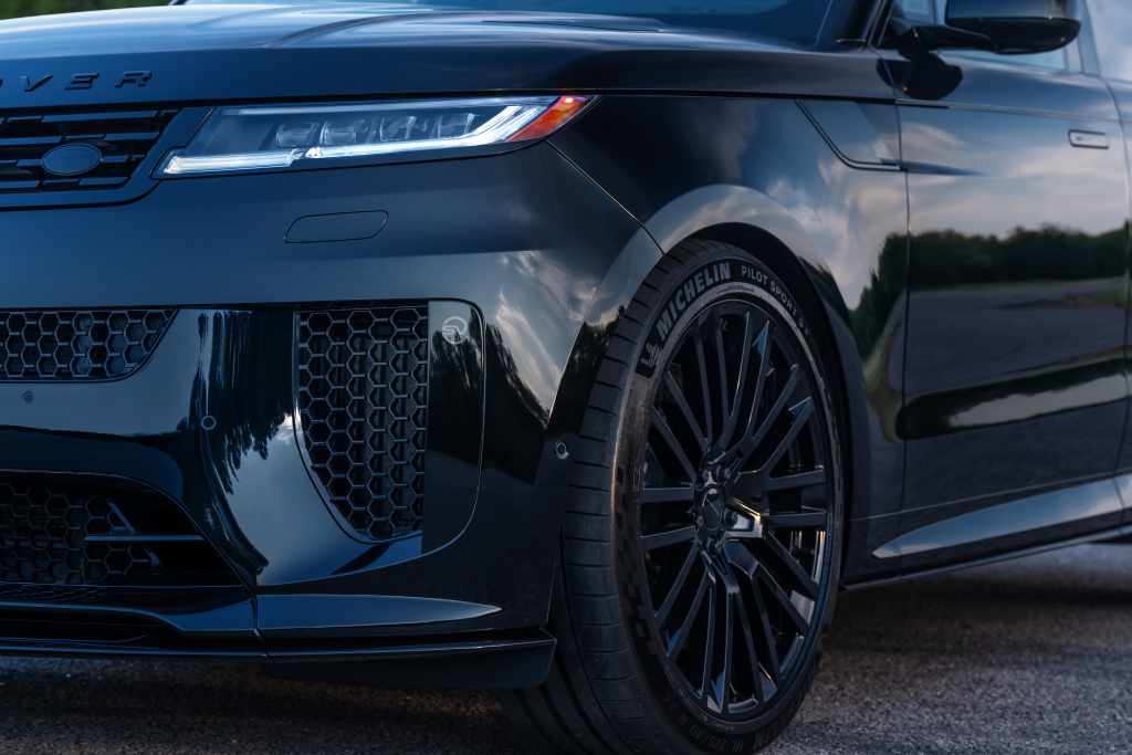 DIPPED IN BLACK: NEW RANGE ROVER SPORT SV BLACK GETS MONOCHROME ...