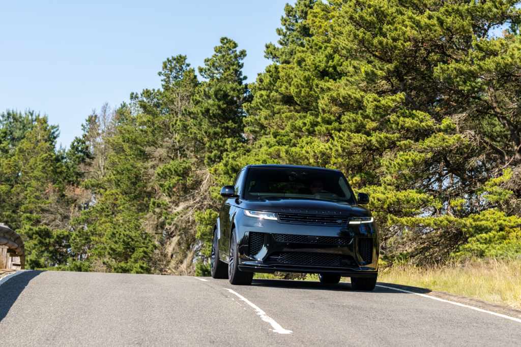 DIPPED IN BLACK: NEW RANGE ROVER SPORT SV BLACK GETS MONOCHROME ...