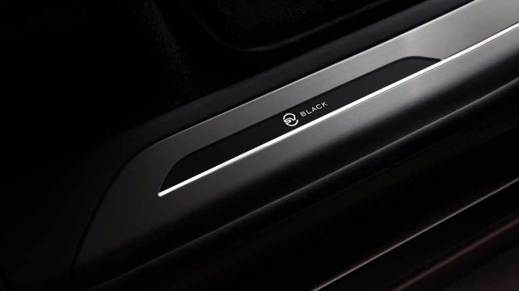 INTRODUCING RANGE ROVER SV BLACK: PIONEERING SENSORY AUDIO AND STRIKING ...