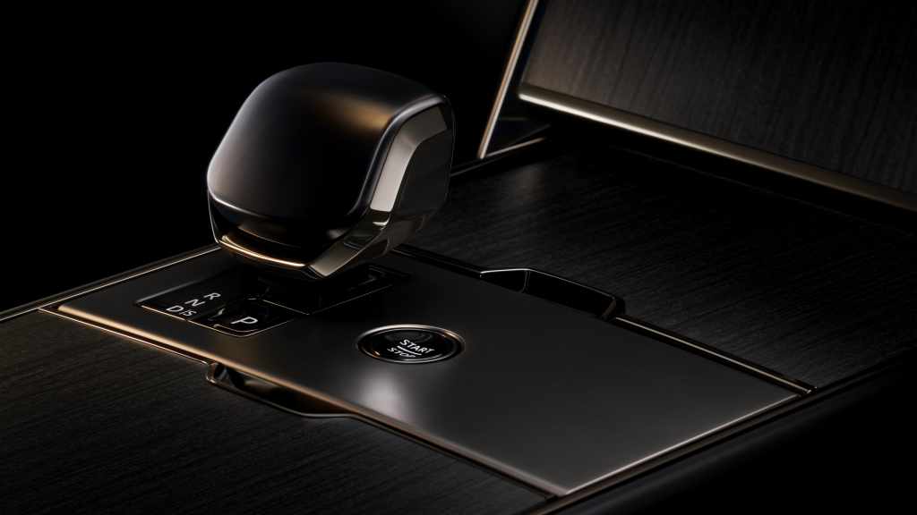 INTRODUCING RANGE ROVER SV BLACK: PIONEERING SENSORY AUDIO AND STRIKING ...