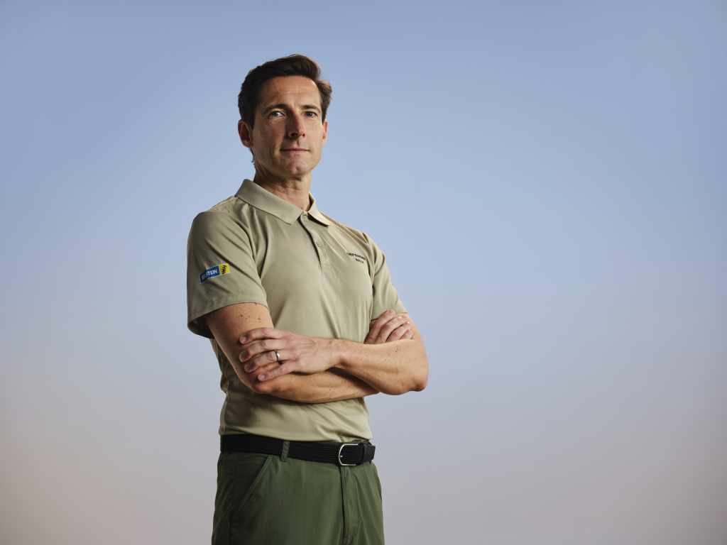 DEFENDER DAKAR D7X-R REVEALED IN ALL-NEW COMPETITION LIVERY AHEAD OF ...