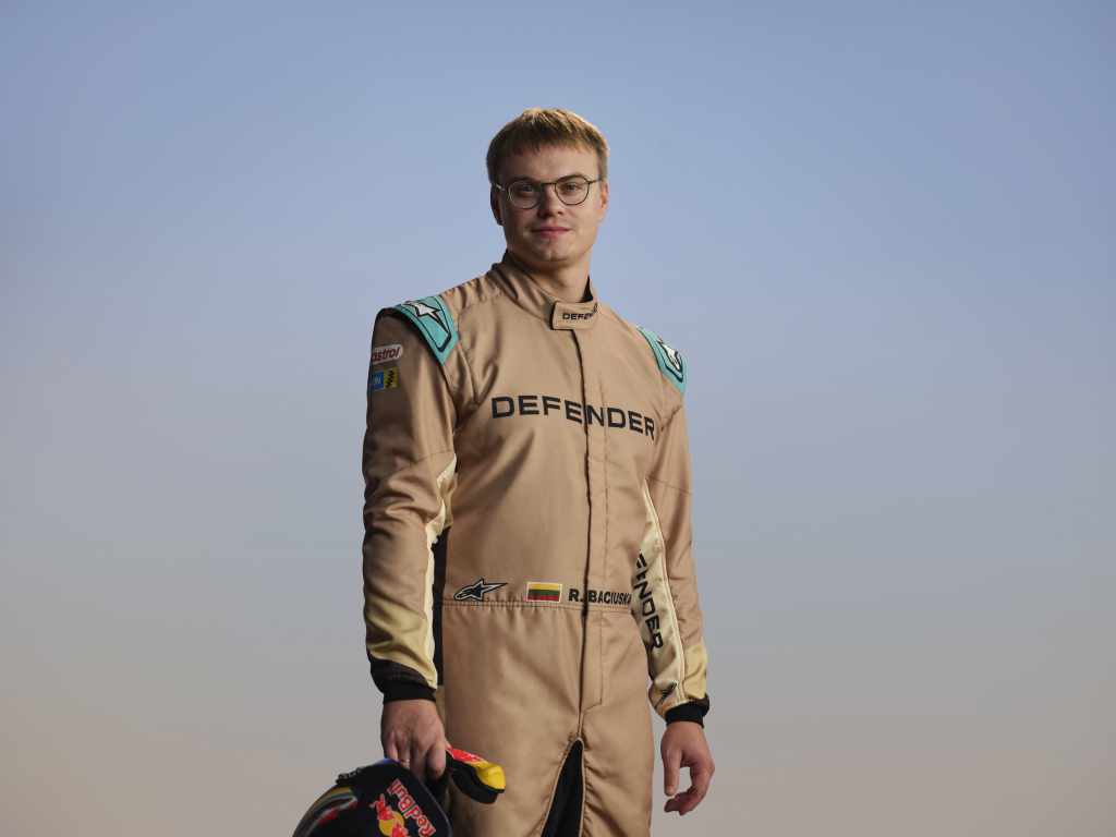 DEFENDER DAKAR D7X-R REVEALED IN ALL-NEW COMPETITION LIVERY AHEAD OF ...