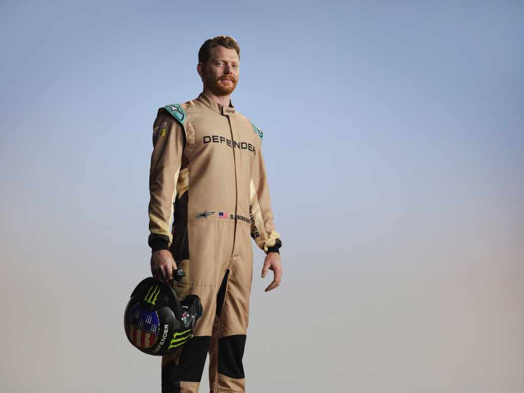 DEFENDER DAKAR D7X-R REVEALED IN ALL-NEW COMPETITION LIVERY AHEAD OF ...