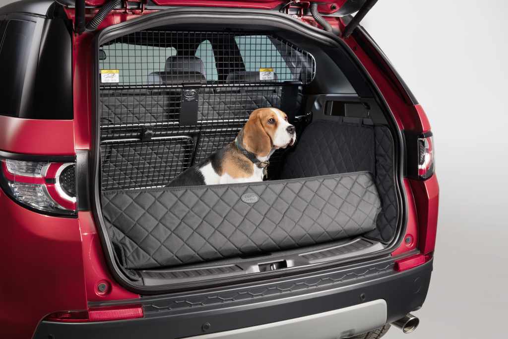 LAND ROVER ANNOUNCES DOG-FRIENDLY PET PACKS | Land Rover Media Newsroom