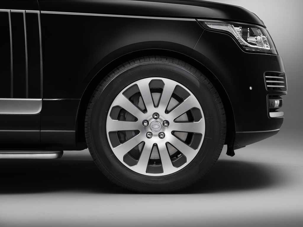RANGE ROVER SENTINEL - LUXURY, CAPABILITY & IMPREGNABILITY | Land Rover ...