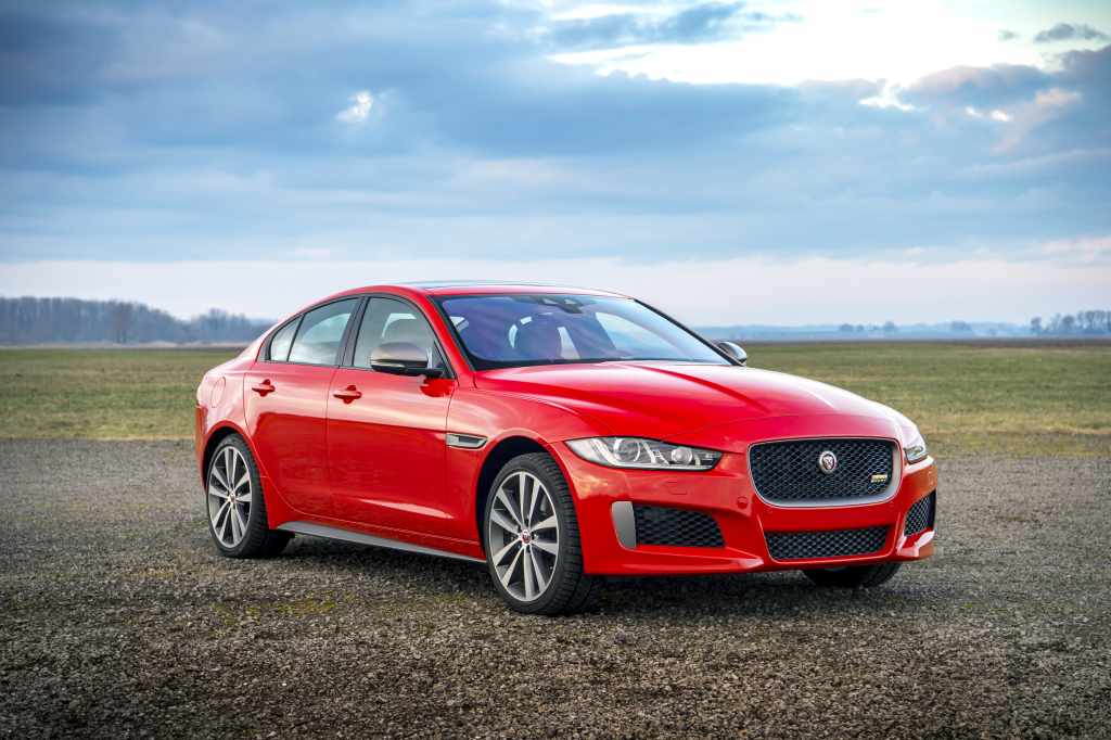 NEW XE 300 SPORT EDITION WINS GRIPPING ICE RACE | Jaguar 2024 Media ...