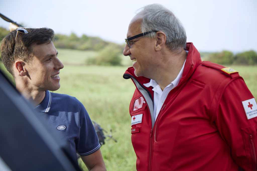 LIFE-SAVING LAND ROVER DISCOVERY JOINS RED CROSS EMERGENCY FLEET | Land ...